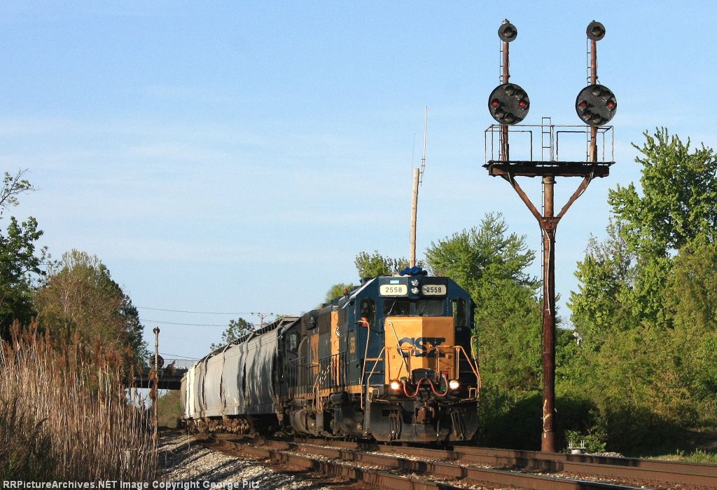 CSX 2558 and train D777